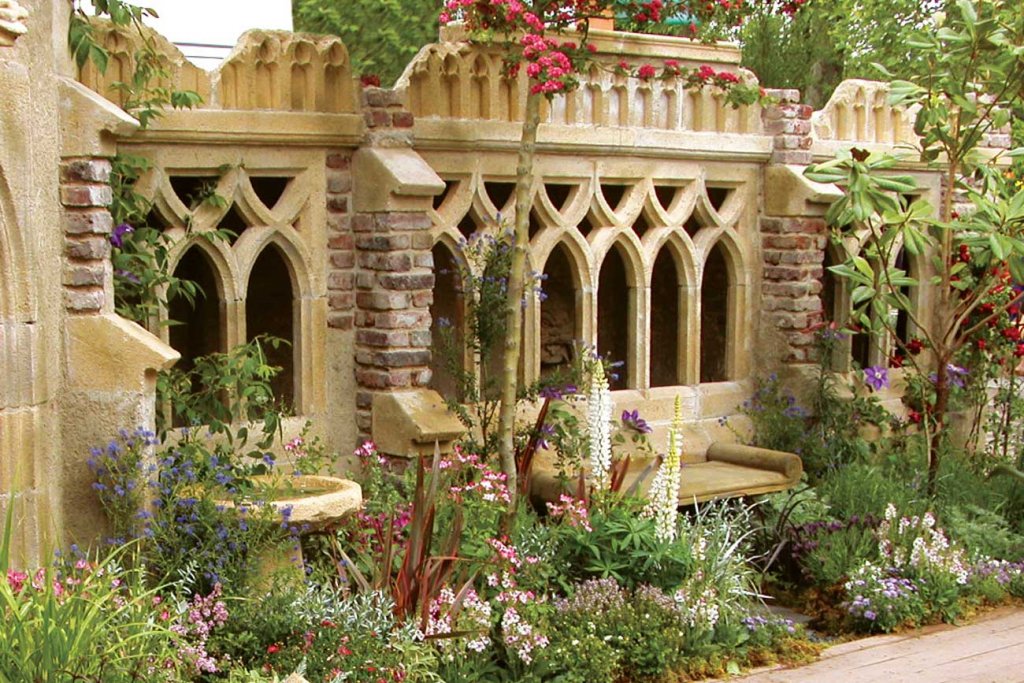 Cloisters - Garden Divider - Romantic Garden - Redwood Stone