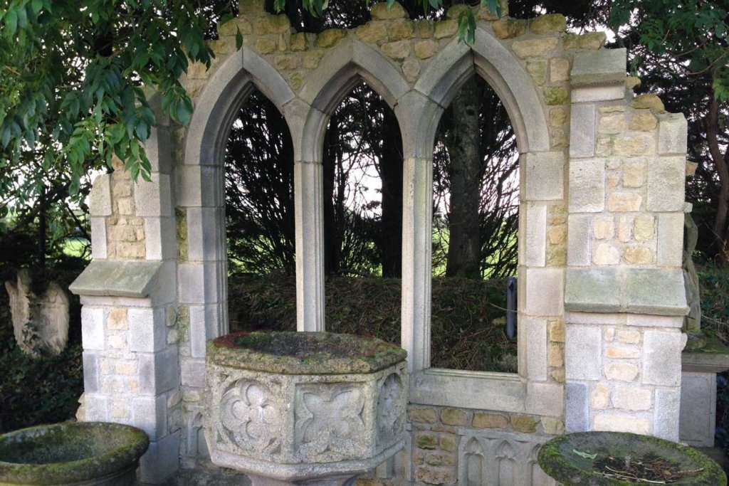 Cloisters - Garden Divider - Romantic Garden - Redwood Stone