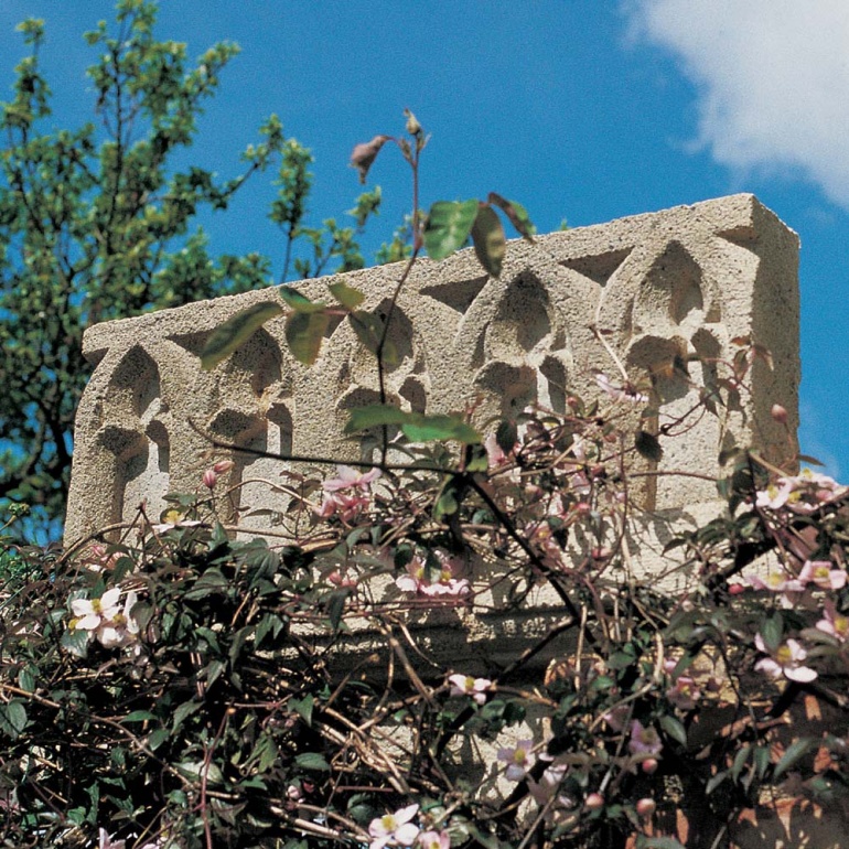 Features - Folly Features - Gothic Panel - Parapet - Redwood Stone