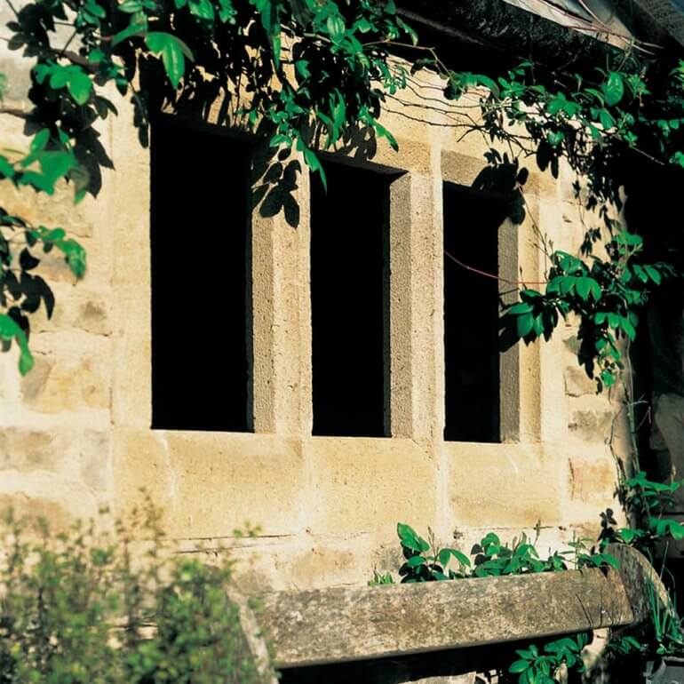 Mullion Windows - Stone Mullion Windows - Redwood Stone