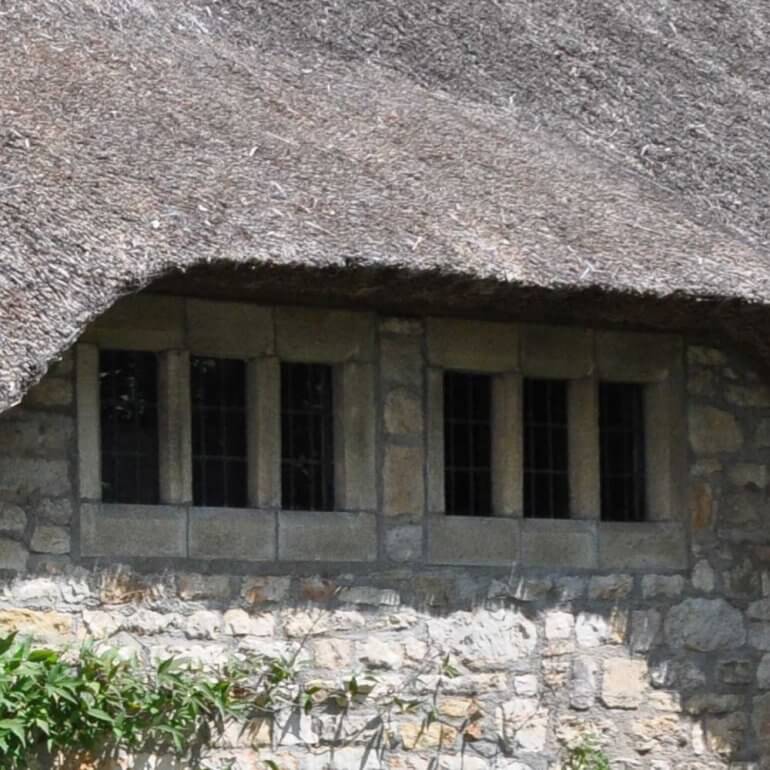 Mullion Windows - Stone Mullion Windows - Redwood Stone