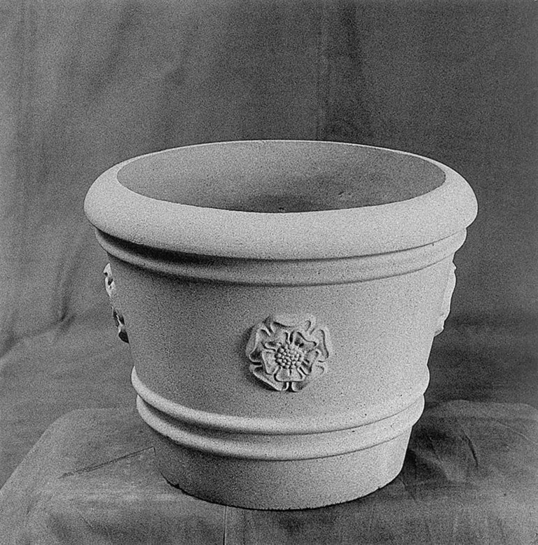 Tudor Rose Planter - Redwood Stone