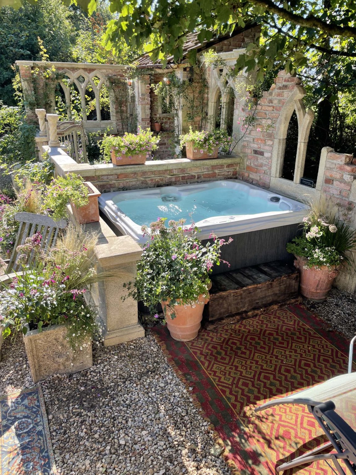 How to design a hot tub into your garden - Redwood Stone